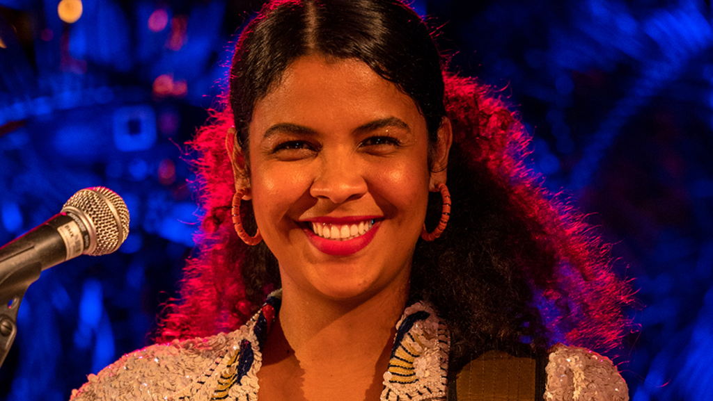 Cantora e influencer Vitória Rodrigues estreia show “Tanto Canto Quanto ...