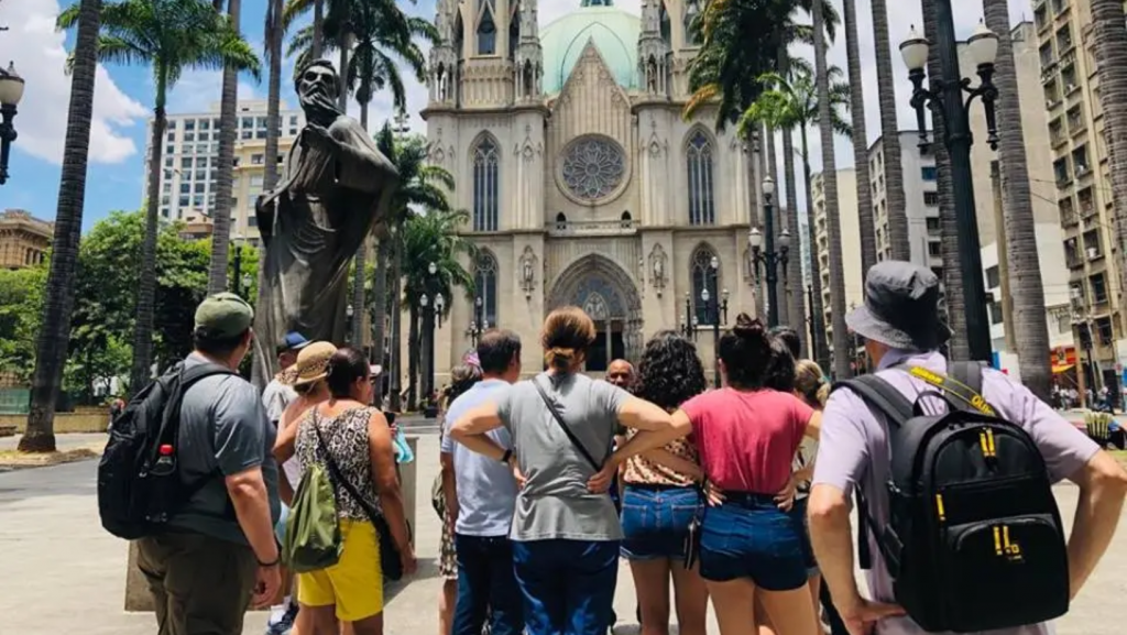 Programação de abril terá Tour Guiado por SP, samba-rock, show, circo ...