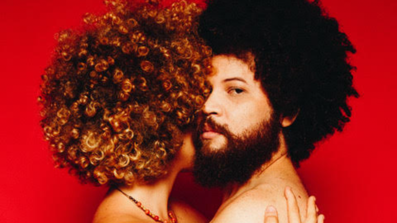 "Arrepia": Confira clipe de vibe carnavalesca do cantor recifense ...