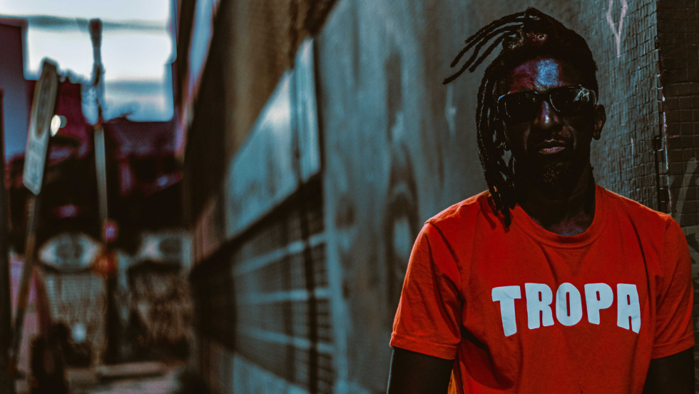 “Sou uma pessoa preta retinta. E isso me impulsiona”, destaca o rapper ...