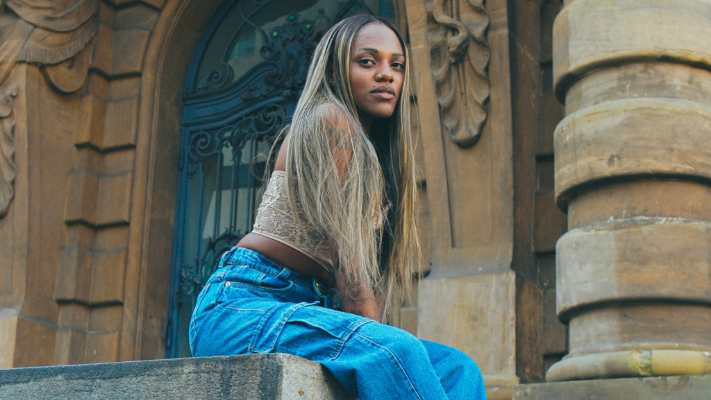 Ikinya promove autoestima e força interior com seu novo single de R&B ...