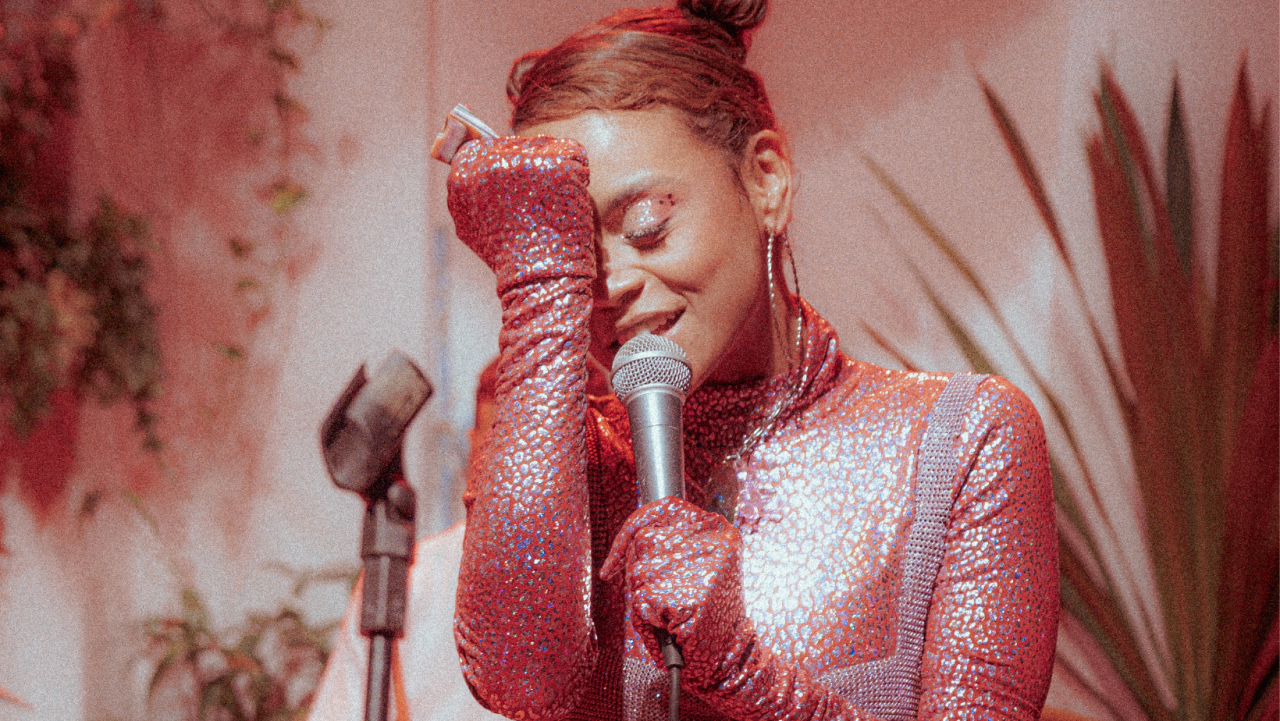 Sensação das trilhas sonoras do streaming, Sarah Roston apresenta o ...